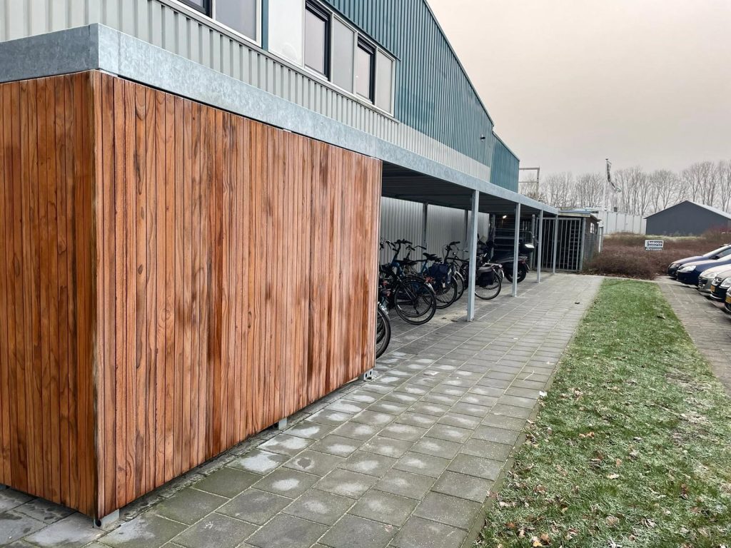 Metalen of kunststof fietsenberging – welke past bij jou? - Klaver ...